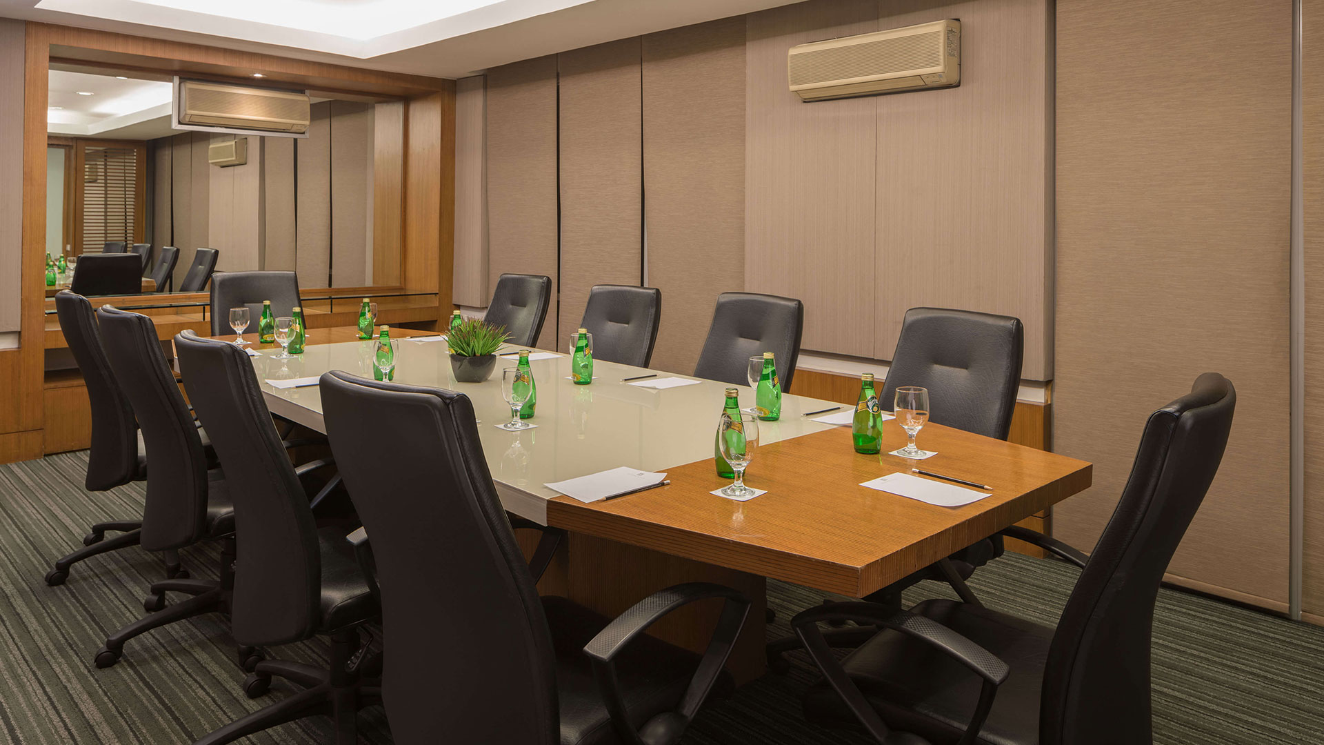 5 Reasons Why You Should Visit Astoria Plaza This Summer! - Astoria Plaza