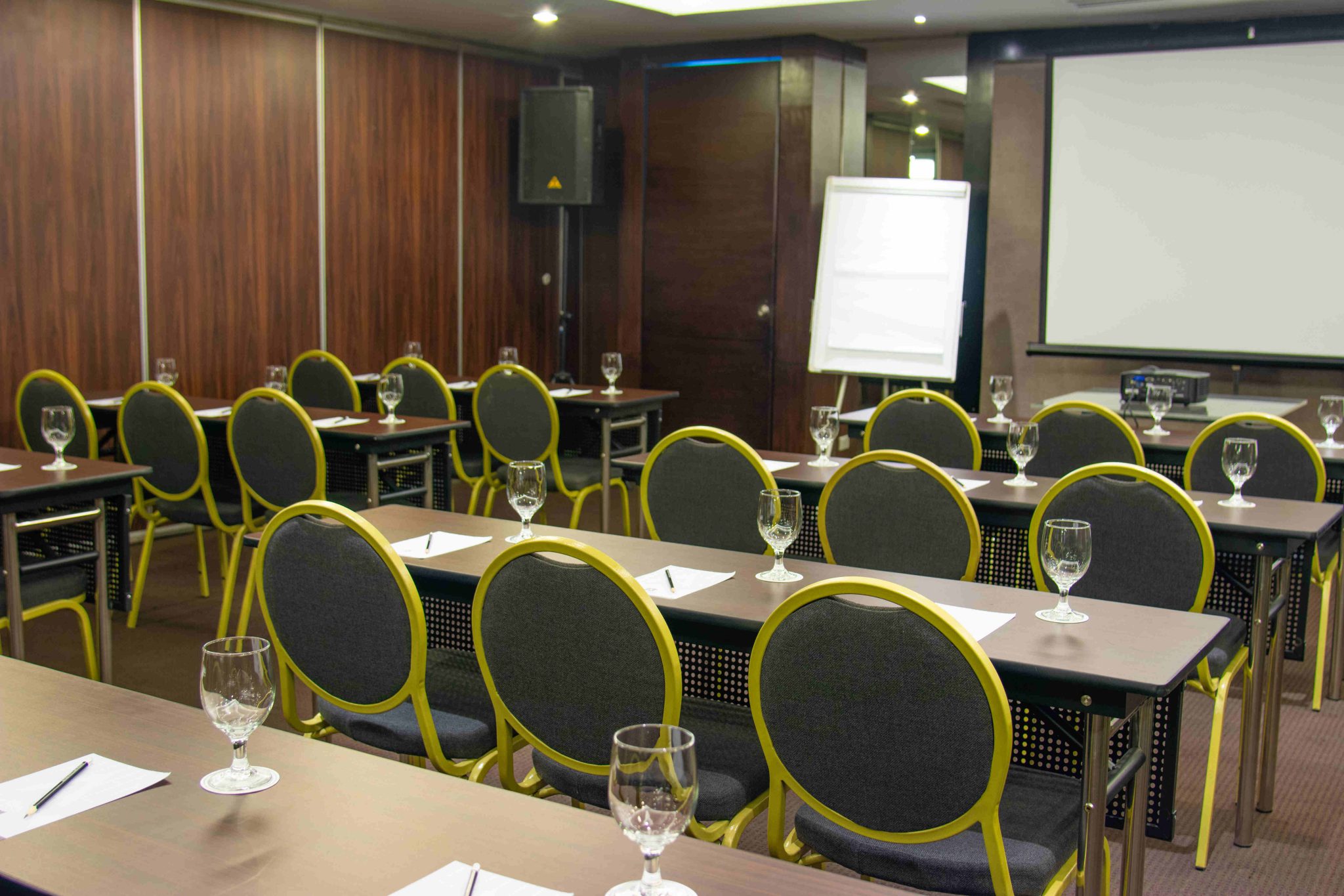 Which Suits You Best? Explore the Various Boardrooms and Function Rooms ...